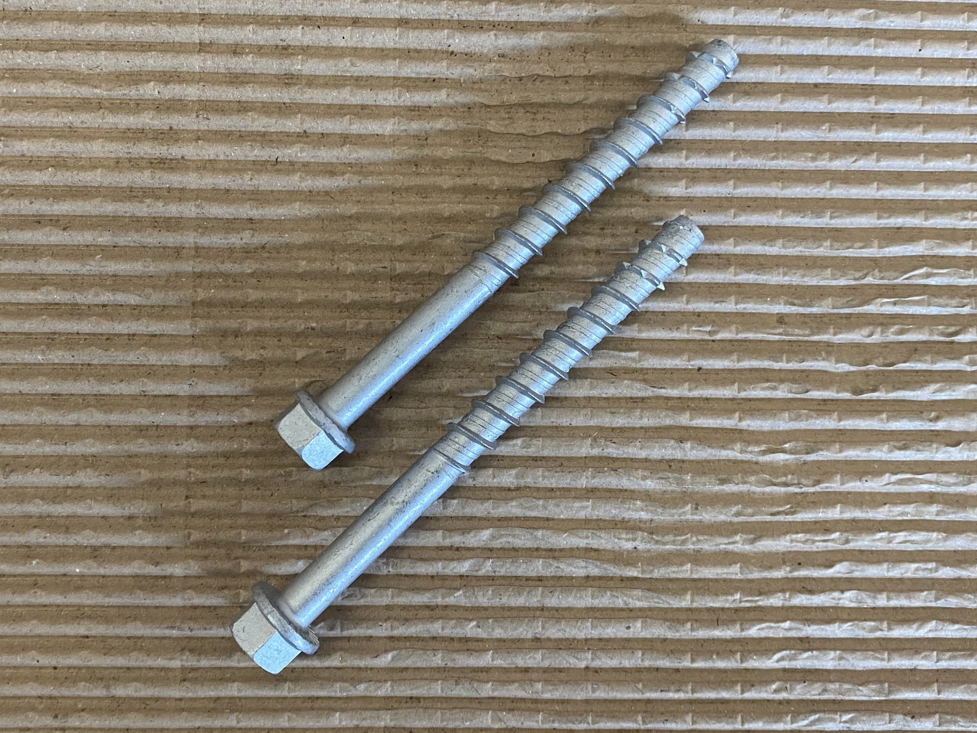 4 concrete screws for fastening to tiles or concrete substrate